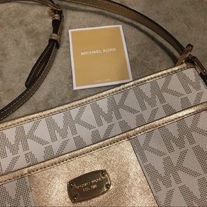 Michael Kors | Bags | Mk Jet Set Signature Large Crossbody Bag | Poshmark